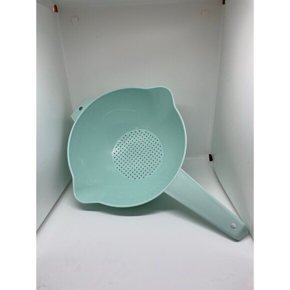 Tupperware | Kitchen | Vintage Tupperware Large 2 Qt Mint Aqua Green ...